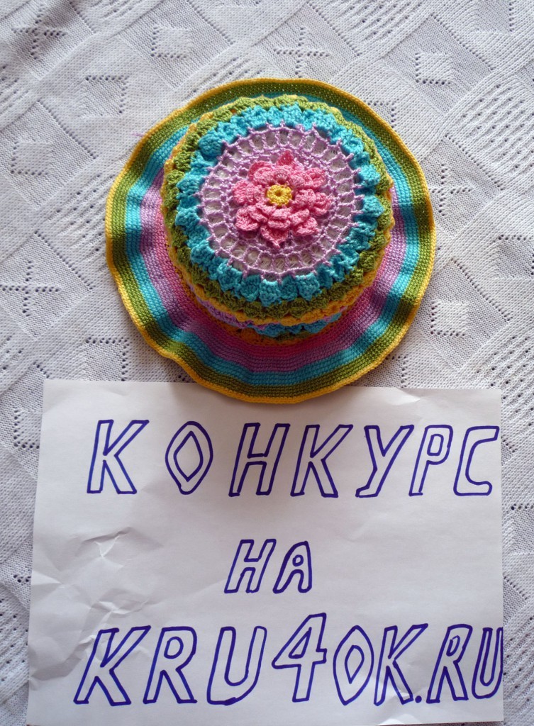 Разноцветная шапочка для девочки
